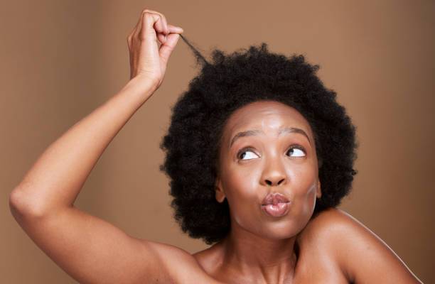 Coiffure sur cheveux crépus : guide et soins essentiels | Garnier